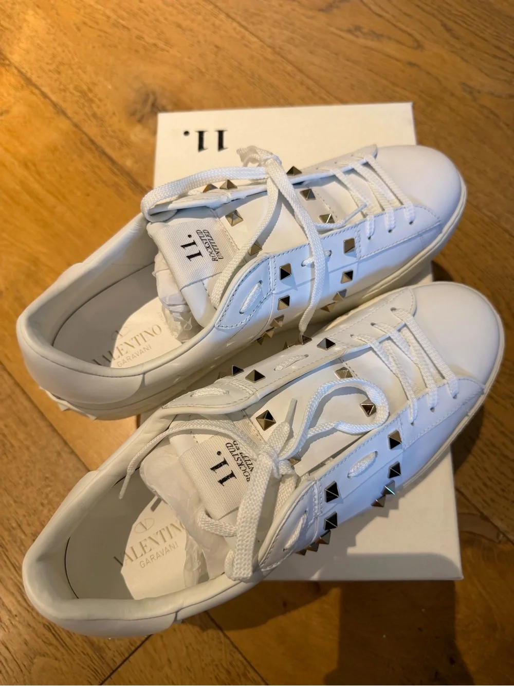 Valentino Garavani | Shoes | Valentino Garavani White Leather Rockstud ...